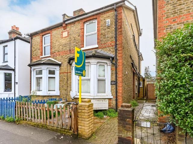 Hawks Road, Kingston, Kingston upon. Studio to rent £1,409 pcm £325 pw