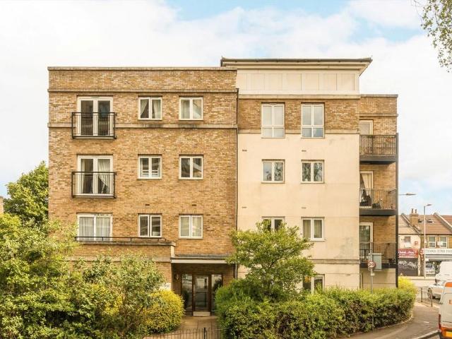 Hawks Road, Kingston Upon Thames KT1 2 bed flat to rent £1,785 pcm £412 pw