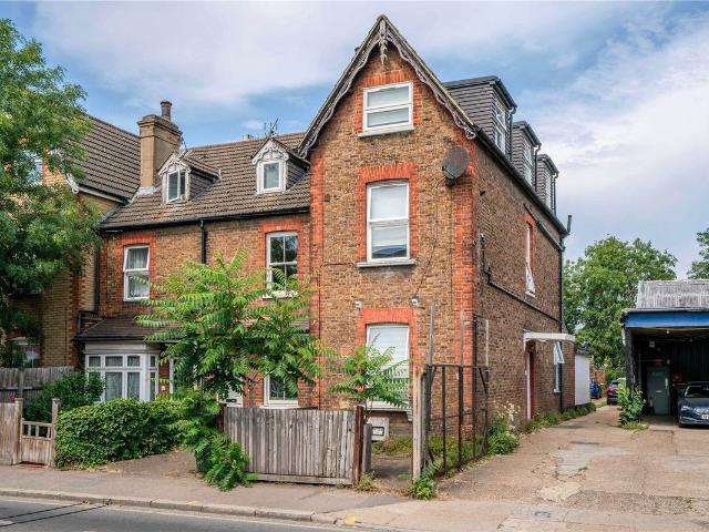 Hawks Road, Kingston Upon Thames KT1, 2 bed flat to rent, £1,850 pcm | PrimeLocation