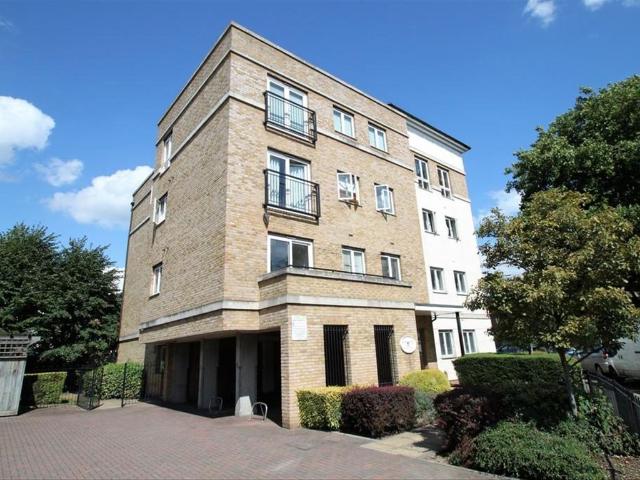 Hawks Road, Kingston Upon Thames KT1, 2 bed flat to rent, £1,875 pcm | PrimeLocation