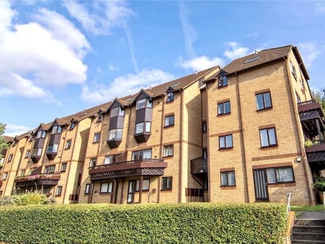 Hawkshill, Dellfield, St. Albans AL1, 1 bed flat to rent, £1,250 pcm | PrimeLocation