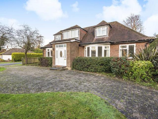 Hawkshill Way, Esher KT10 4 bed house to rent £3,495 pcm £807 pw