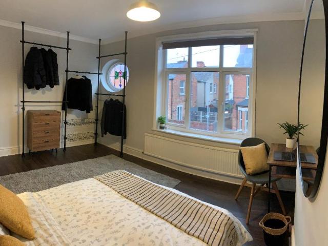 Hawksworth Road, Nottingham NG2 4 bed semi detached house to rent £1,993 pcm £460 pw