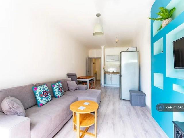 Hawkwood Road, Bournemouth, BH5 2 bed maisonette to rent £1,280 pcm £295 pw
