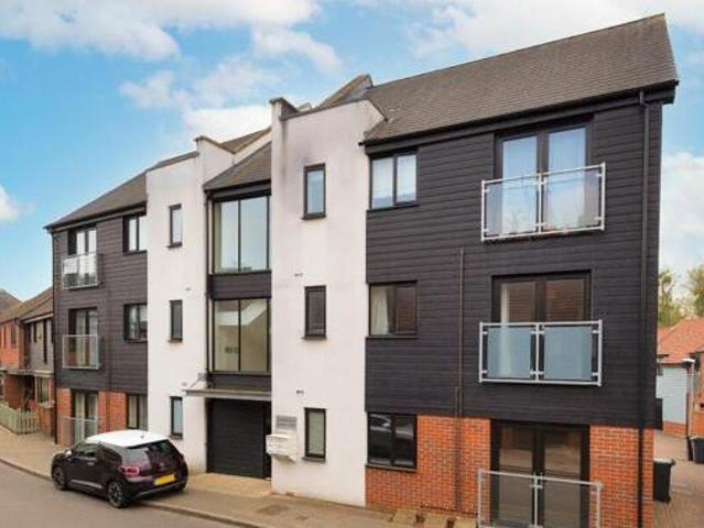 Hawley Drive, Leybourne, 2 Bedroom Apartment
