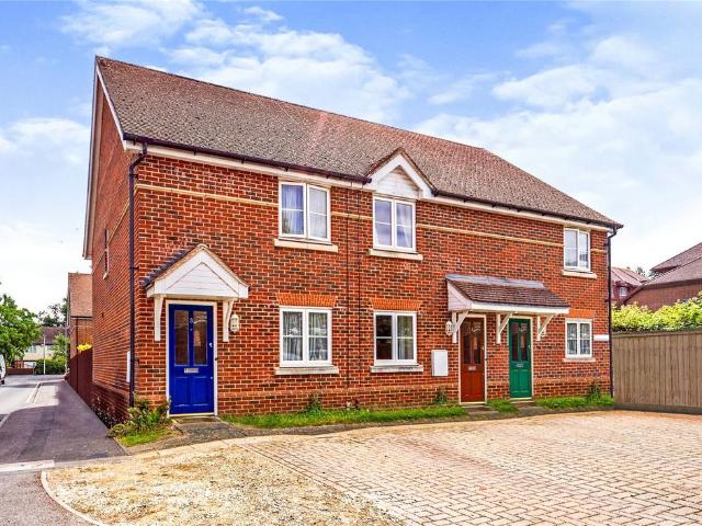 Hawley Mews, Reading, Berkshire, RG30 2 bed end of terrace house to rent £1,575 pcm £363 pw