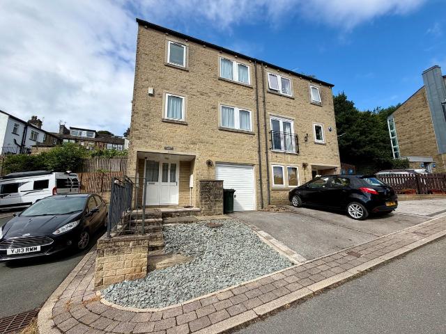 Haworth, Keighley, West Yorkshire BD22, 4 bed property to rent, £1,300 pcm | PrimeLocation