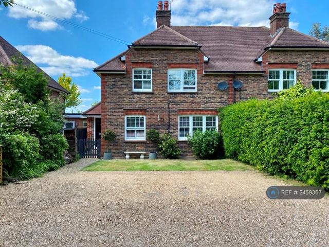 Haywards Villas, Haywards Heath, RH16 3 bed semi detached house to rent £2,850 pcm £658 pw
