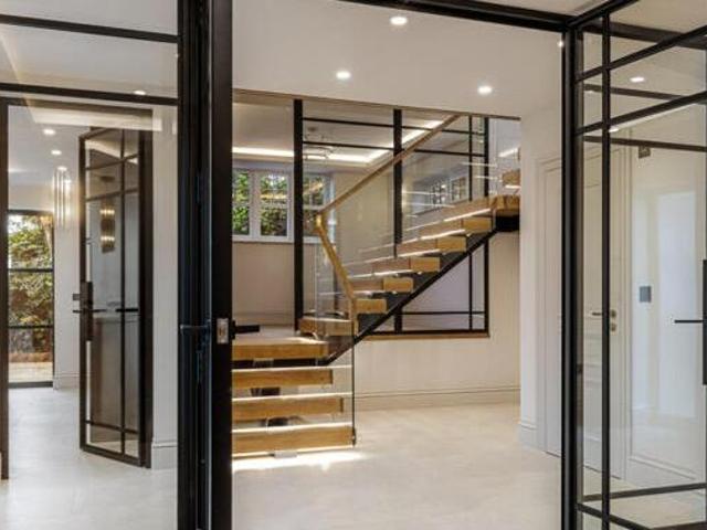 Haywards Close, Henley, 5 Bedroom Detached