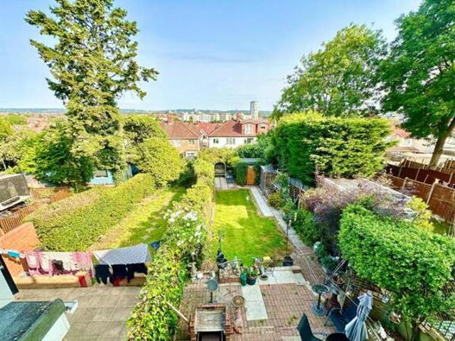 Hay Lane, Kingsbury, 3 Bedroom End