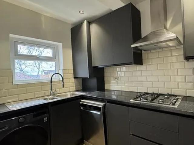 Hay Lane, London, NW9 0NB, United Kingdom | 5 bed townhouse for rent #138251834 | Rentberry