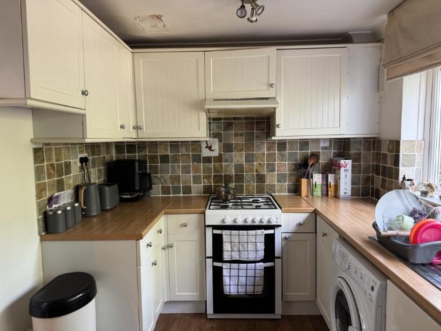 Hayden Court, New Haw KT15 2 bed maisonette to rent £1,575 pcm £363 pw