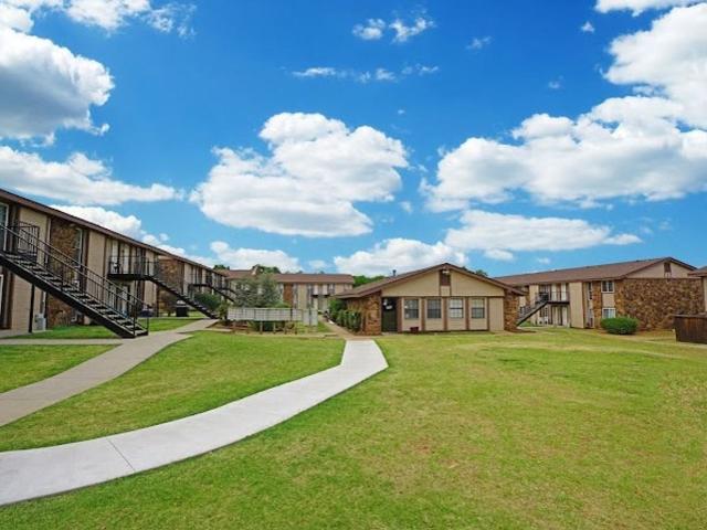 Haydens Landing 2 Bedroom Apartment for Rent at 921 Ne 12th St, Moore, OK 73160