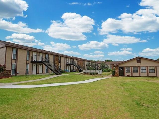 Haydens Landing 2 Bedroom Apartment for Rent at 921 Ne 12th St, Moore, OK 73160