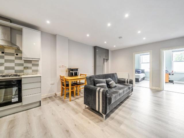 Haydon Park Road, London SW19, 2 bed flat to rent, £2,250 pcm | PrimeLocation
