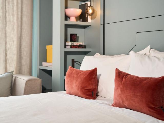 Haydon Way, London SW11, Studio to rent, £1,770 pcm | PrimeLocation