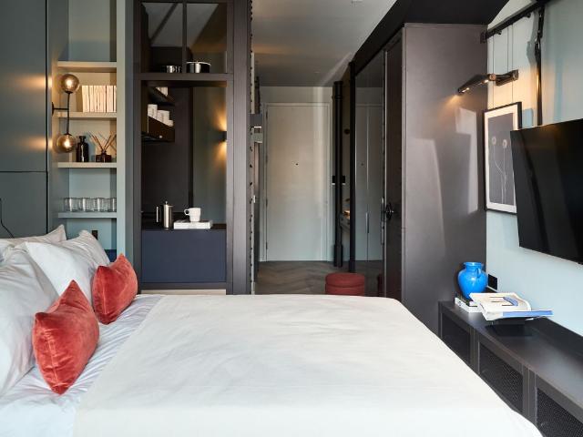 Haydon Way, London SW11, Studio to rent, £1,790 pcm | PrimeLocation