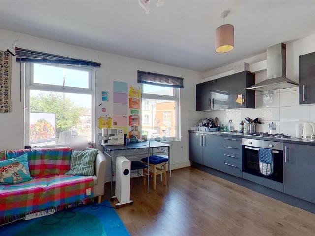 Haydons Road, London SW19, 4 bed flat to rent, £2,800 pcm | PrimeLocation