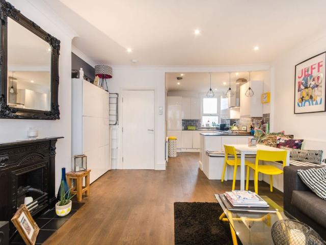 Haydons Road, South Wimbledon, London SW19, 3 bed flat to rent, £3,200 pcm | PrimeLocation