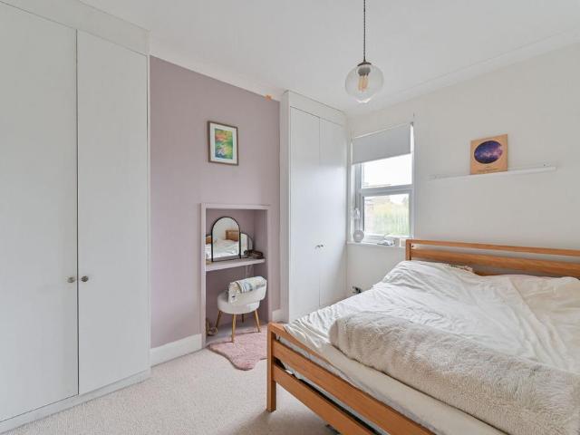 Haydons Road, South Wimbledon. 1 bed flat to rent £2,000 pcm £462 pw