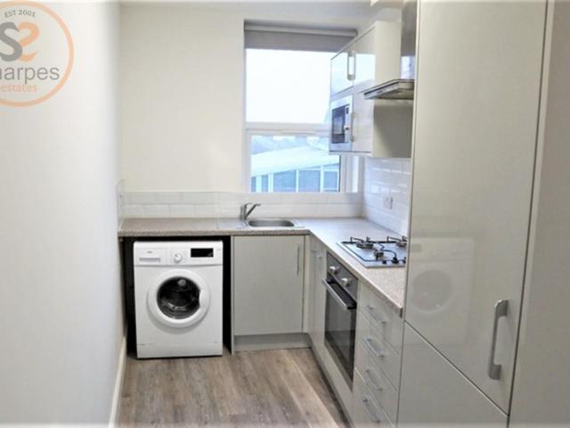 Haydons Road, Wimbledon, London 2 bed apartment to rent £1,800 pcm £415 pw
