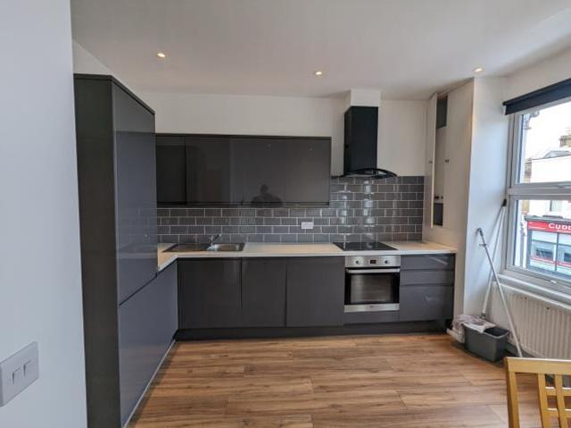 Haydons Road, Wimbledon, SW19 2 bed flat to rent £2,000 pcm £462 pw