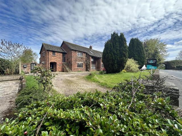Haydock Barn,School Lane, Burscough. 3 bed barn conversion to rent £2,250 pcm £519 pw