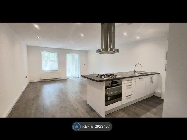 Haydock Close, Hornchurch RM12, 2 bed flat to rent, £1,850 pcm | PrimeLocation