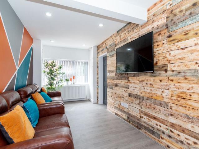 Haydn Avenue M14, 6 bed shared accommodation to rent, £3,380 pcm | PrimeLocation