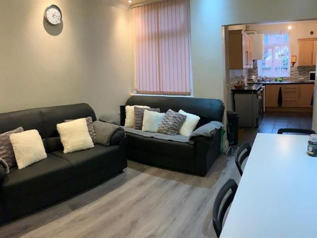Haydn Avenue, Manchester M14 6 bed house to rent £3,600 pcm £831 pw
