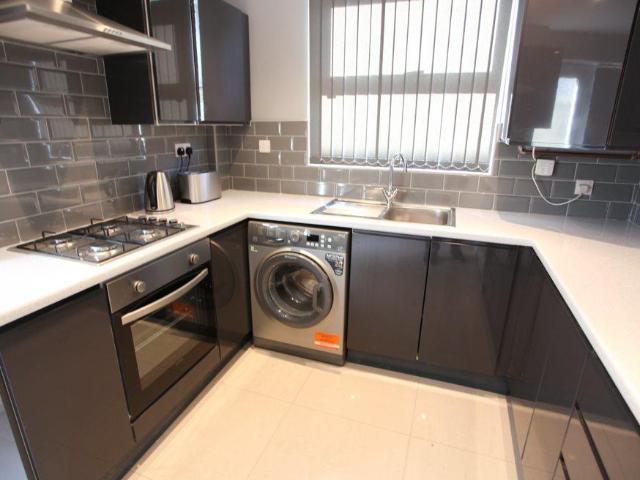Haydn Avenue, Manchester M14 6 bed terraced house to rent £3,250 pcm £750 pw