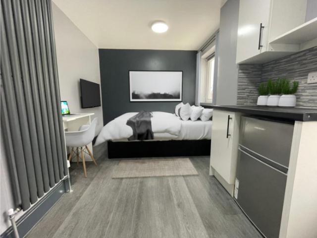 Hayes UB3, Room to rent, £3,683 pcm | PrimeLocation
