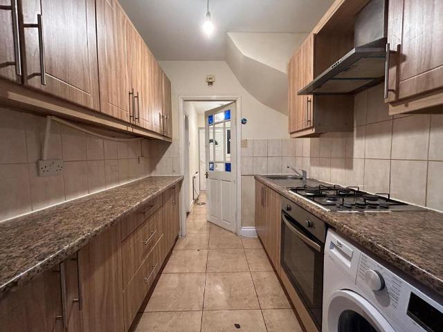 HAYES UB4 3 bed terraced house to rent £2,450 pcm £565 pw