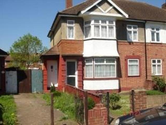 Hayes UB4 2 bed flat to rent £1,650 pcm £381 pw