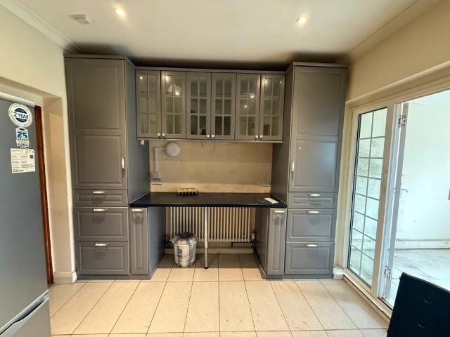 Hayes, UB4 4 bed semi detached house to rent £2,600 pcm £600 pw
