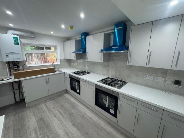 Hayes UB4 6 bed semi detached house to rent £5,000 pcm £1,154 pw