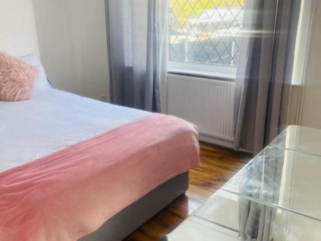 Hayes UB4, Room to rent, £900 pcm | PrimeLocation