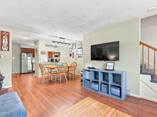 Hayes Dr Unit,woodstock, Home For Sale