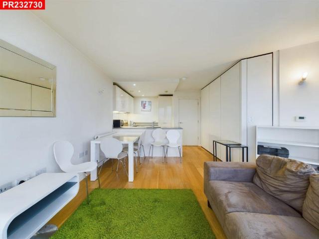 Hayes & Harlington – 3 Bedrooms Flat 3 bed flat to rent £2,314 pcm £534 pw