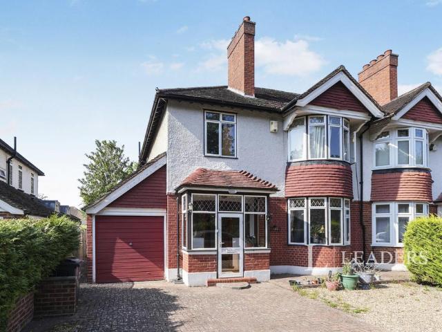 Hayes Lane, Beckenham, BR3 4 bed semi detached house to rent £2,900 pcm £669 pw