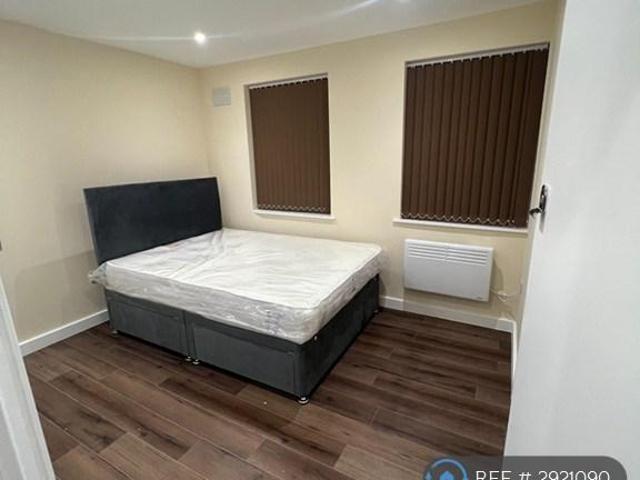 Hayes Middlesex, Hayes, UB3 Studio to rent £1,280 pcm £295 pw
