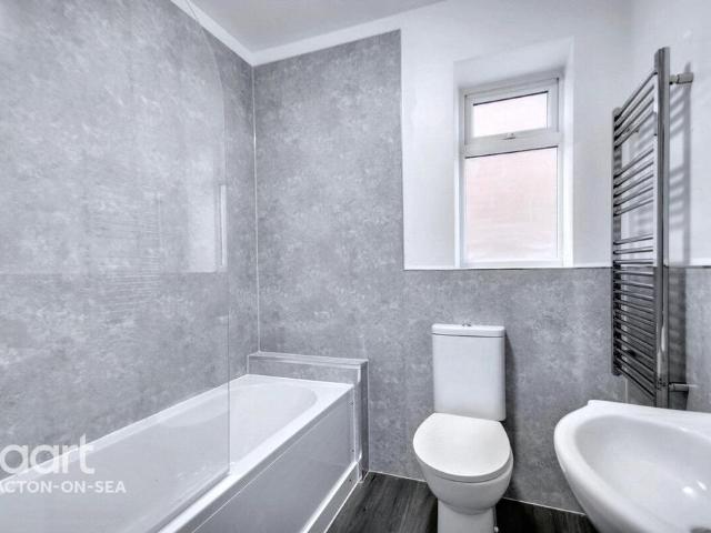Hayes Road, Clacton on Sea 2 bed apartment to rent £1,180 pcm £272 pw