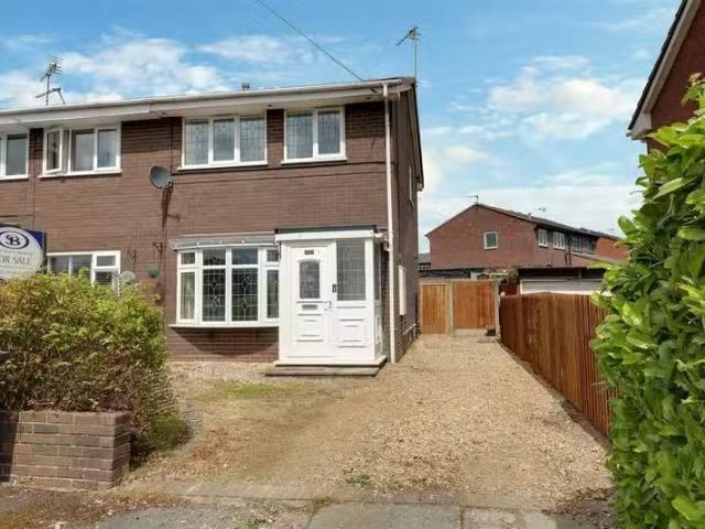 Hayhead Close, Kidsgrove 3 bed semi detached house for sale.