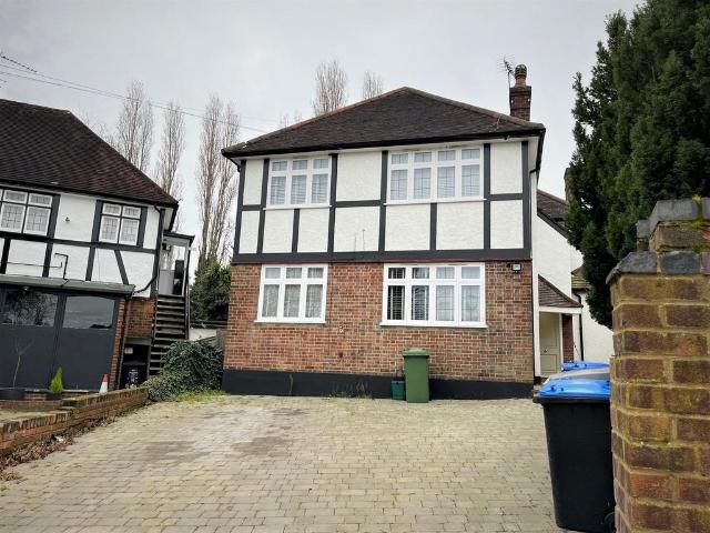 Hayland Close, Kingsbury, NW9 4 bed flat to rent £2,250 pcm £519 pw