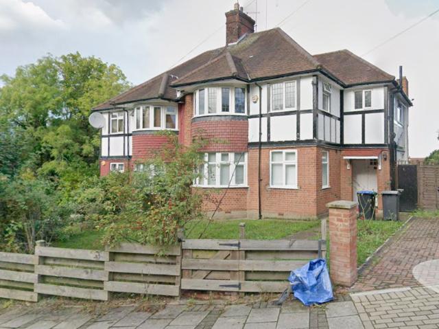 Hayland Close, London NW9 2 bed flat to rent £1,800 pcm £415 pw