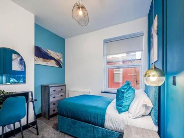 Hayleigh Street room, Bramley, 1 Bedroom House