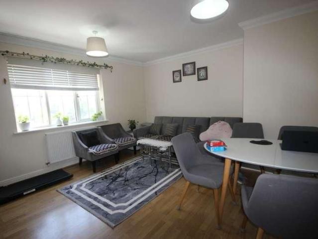 Hayling Close, Slough, SL1