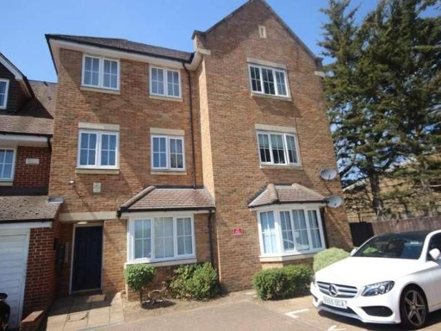 Hayling Close, Slough, SL1