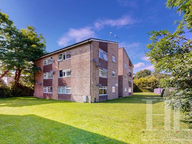 Hayling Court, Crawley RH11, 2 bed flat to rent, £1,300 pcm | PrimeLocation