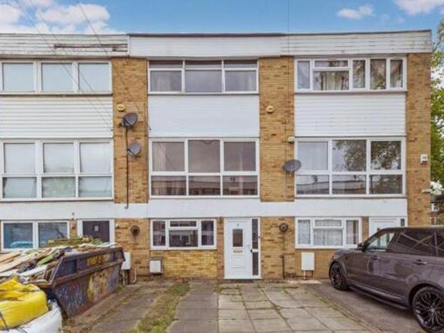 Haynes Close, Langley, 4 Bedroom Town